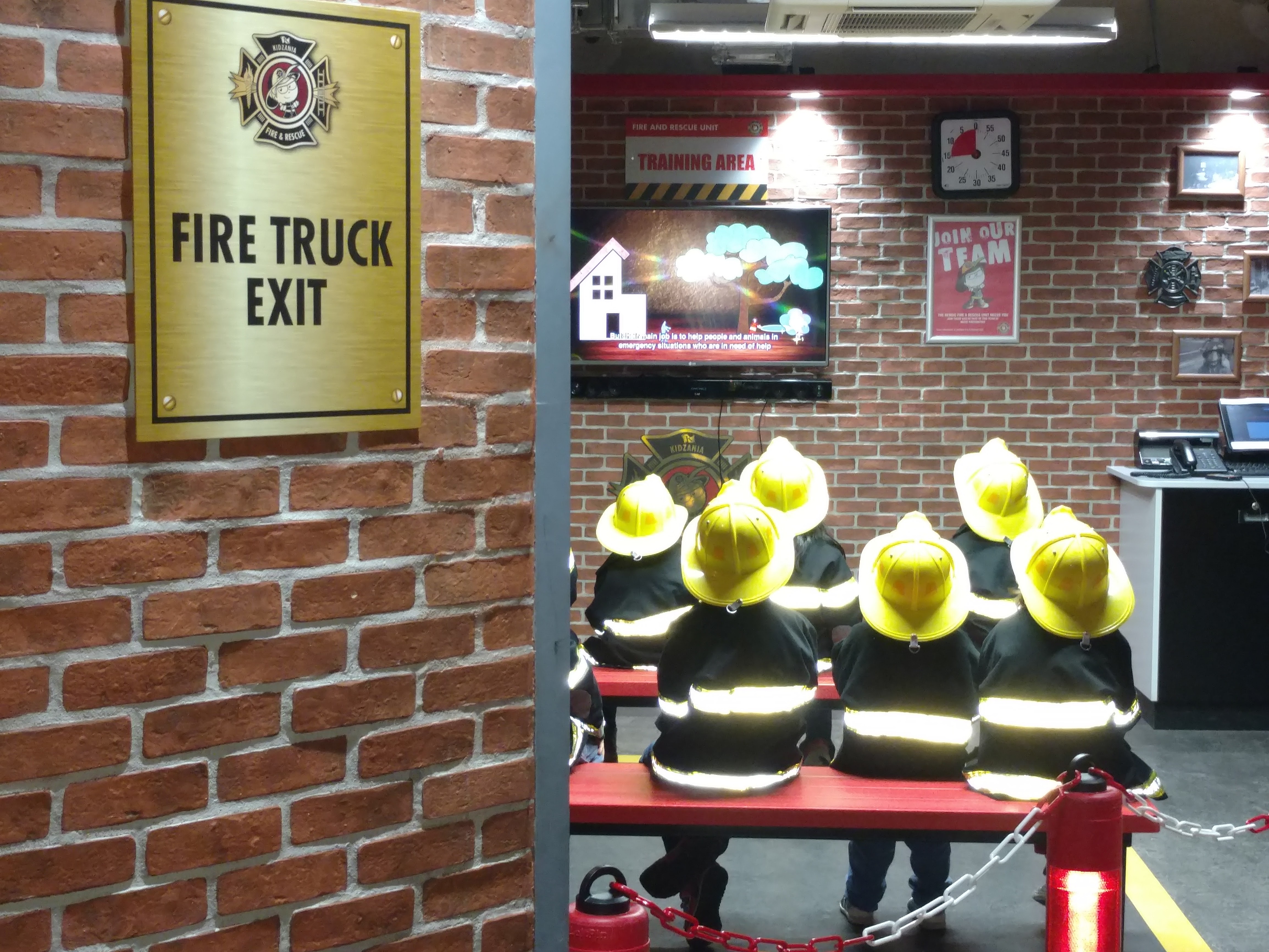 Kidzania London: Great educational fun for kids – The Mum Reviews